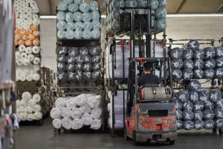 4 benefits of modern warehouse management solutions - Microsoft ...